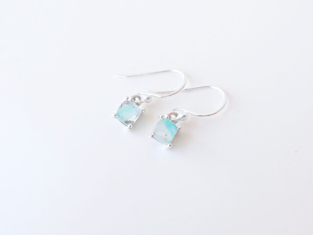 IC0056 アホイトインクォーツ ピアス